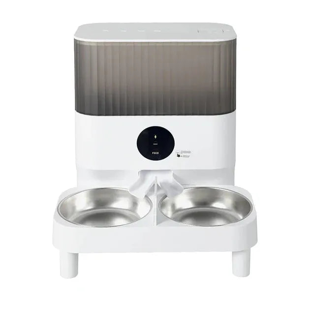 Smart cat feeder with camera for easy feeding & monitoring.
